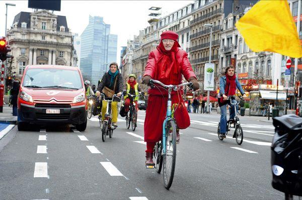 Veilig op de fiets in hartje Brussel | BRUZZ
