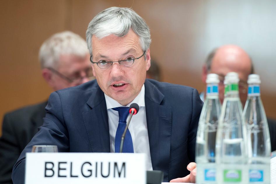 Reynders: 'Vooral winkelcentra en -straten zijn doelwit terreurgroep ...