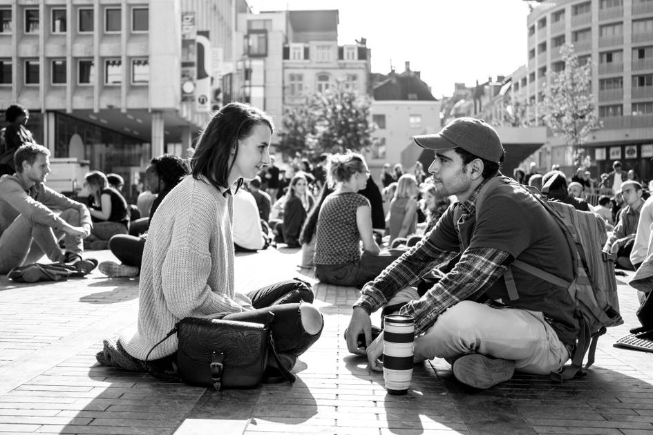Gezien: honderden Brusselaars kijken elkaar in de ogen | BRUZZ