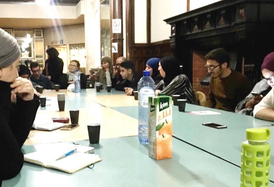 Marokkaanse gemeenschap na rellen: 'Jongeren moeten leren praten' | BRUZZ