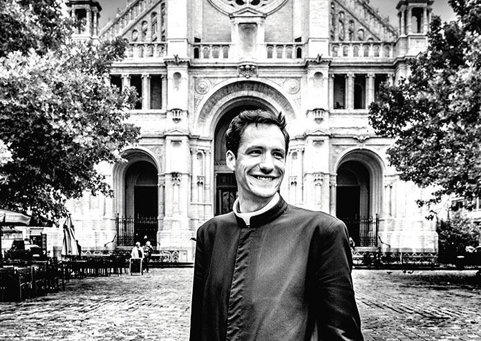 Enfant terrible: Priester Jérémie Schaub | BRUZZ