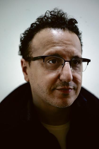 Theatermaker Ben Hamidou: 'Zelfs na de aanslagen blijven lachen' | BRUZZ