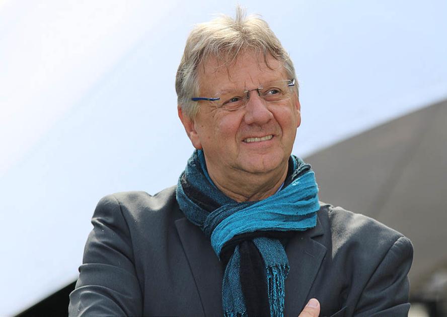 Hervé Doyen geeft na 22 jaar de burgemeesterssjerp door | BRUZZ