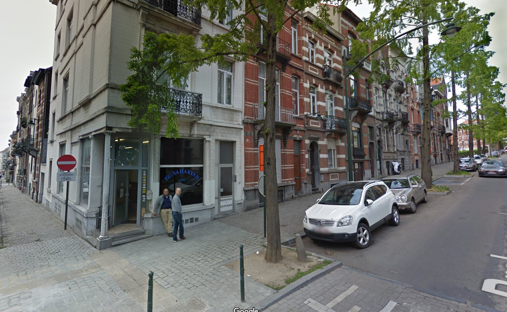 Onbekenden schieten op gevel pand Armeense vzw | BRUZZ