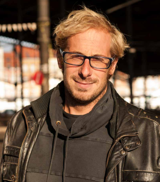 'Adil is nog niet gezien door zijn ouders, maar de simplismen zijn daar al' | BRUZZ