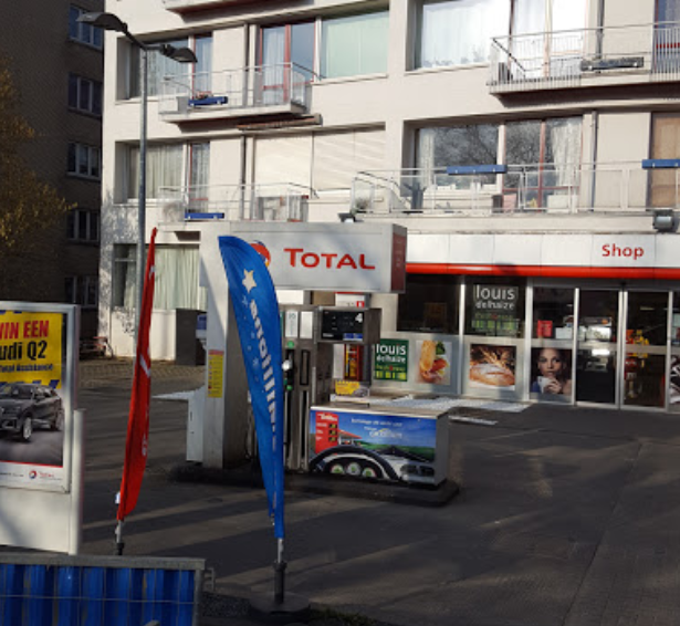Gele hesjes blokkeren tankstation in Schaarbeek | BRUZZ Gele hesjes blokkeren tankstation in Schaarbeek | BRUZZ