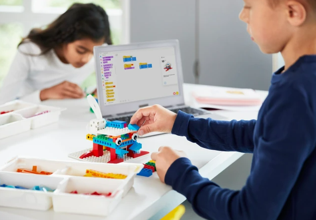 Brusselse leerlingen leren experimenteren, coderen en ontwerpen met ...