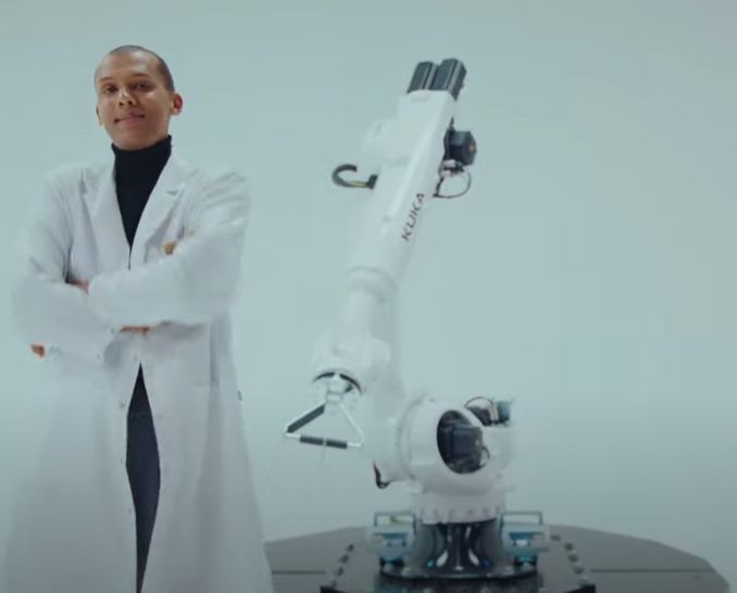 Stromae brengt mini-docu uit achter de schermen van Multitude-tour | BRUZZ