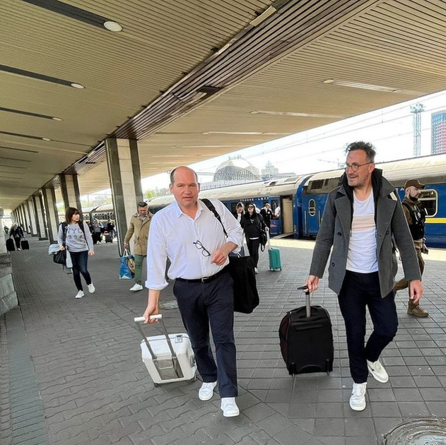 Smet vanuit Kiev: 'Op 45 kilometer van de stad woedt een oorlog' | BRUZZ