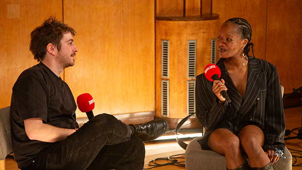 Reinel Bakole schudt verlegenheid van zich af: 'Ik kan nu mijn verhaal ...