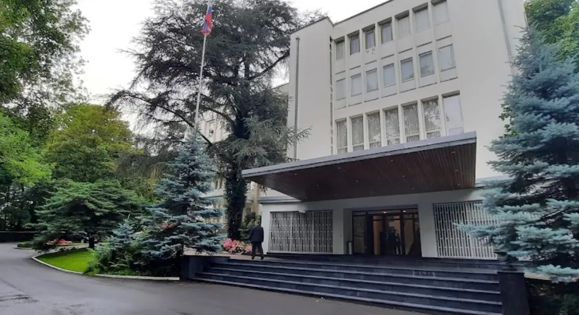 Politiebewaking Voor Russische Ambassade In Brussel Kost Miljoenen Bruzz