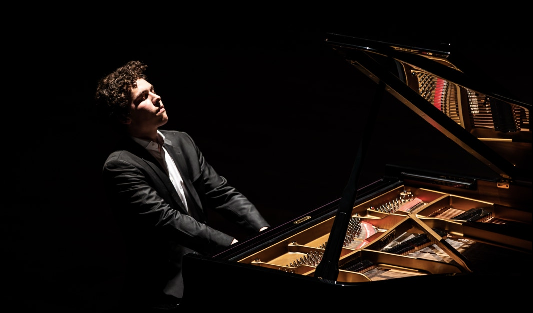Nederlander Nikola Meeuwsen wint Koningin Elisabethwedstrijd voor piano ...