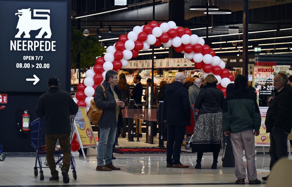 Delhaize opent in Anderlecht eerste nieuwe winkel in oude Cora ...