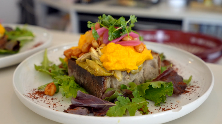 Caleo Café in Matonge: 'In het weekend doen we vooral brunches' | BRUZZ