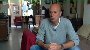 Serge Debacker, trainer FC Ganshoren en wijkagent | BRUZZ