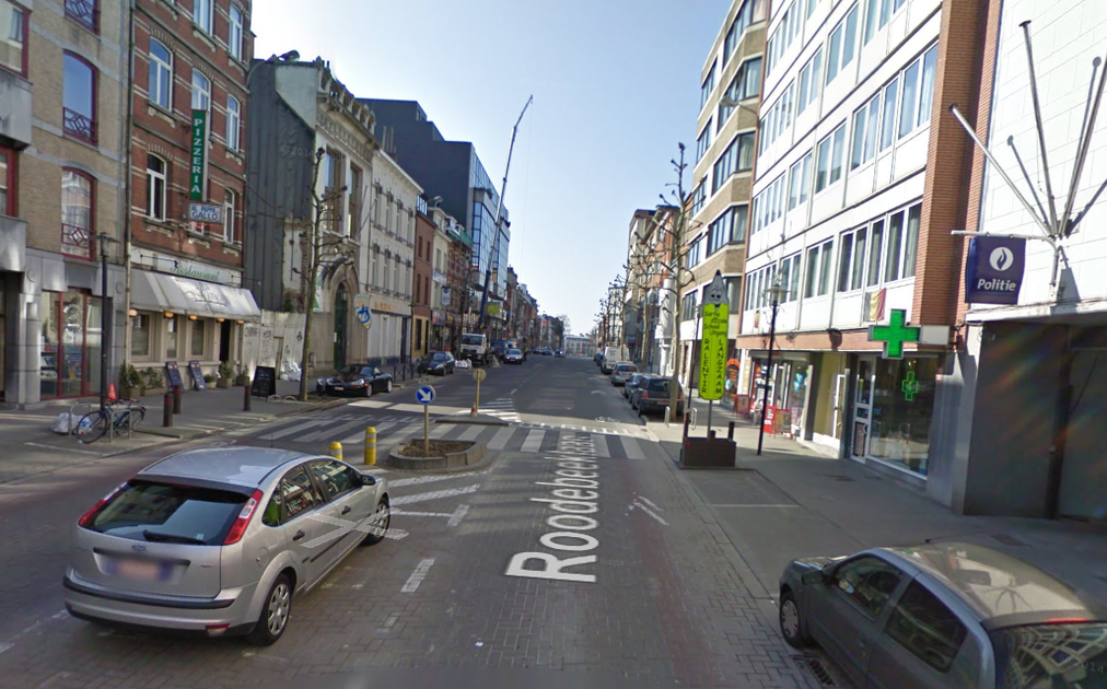 Peuter valt uit raam op zonnewering | BRUZZ